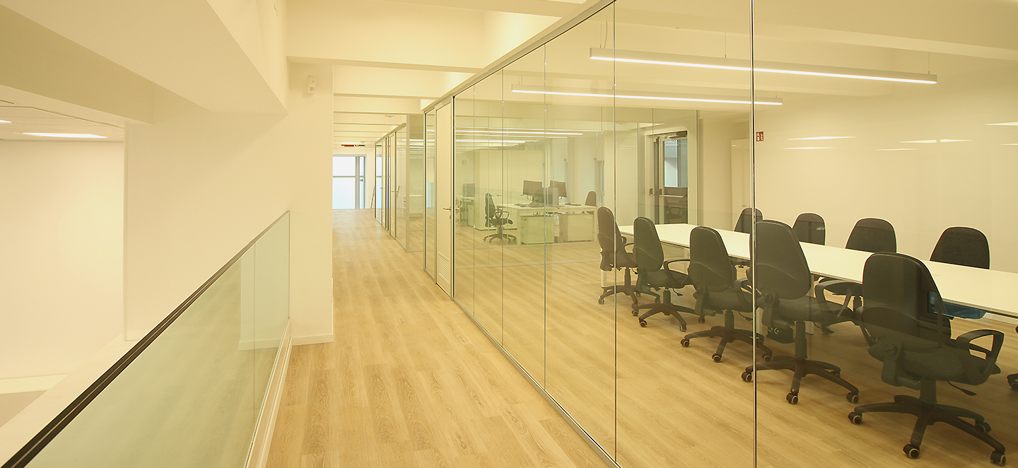 Universal Selecta SPA - Partizioni Mobili per Uffici